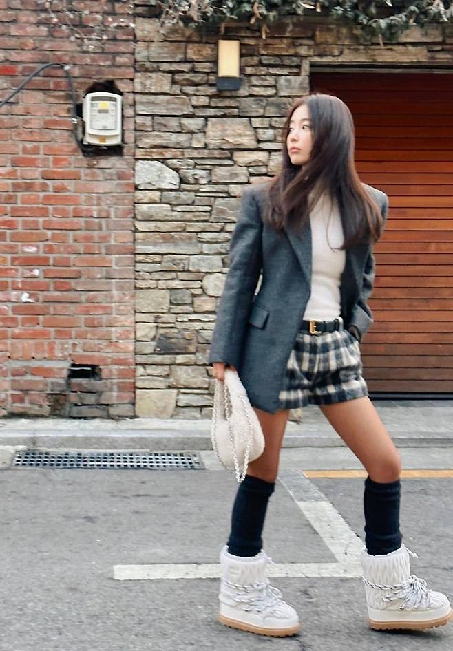 기은세 뉴진스 아닌 누진세” 자폭 걸그룹 뺨치는 41세의 프레피룩 패션엔