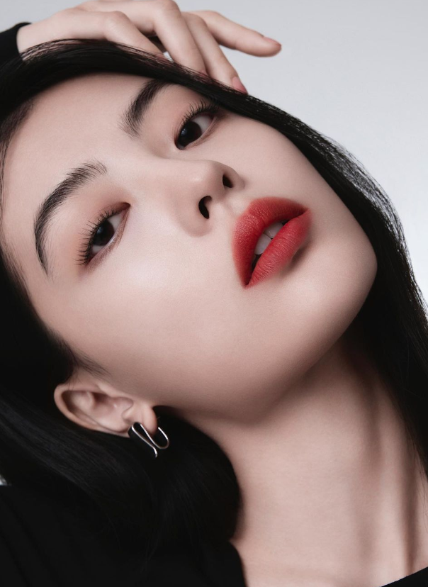 더글로리송혜교 괴롭힌 이사라 아역 누구냐고 난리화보속 흑발레드립 어썸클