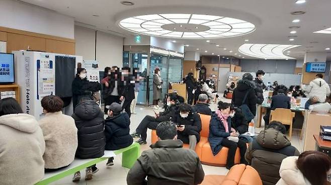 전북도 해외여행 수요 폭증 여권신청 민원창구 ‘북새통