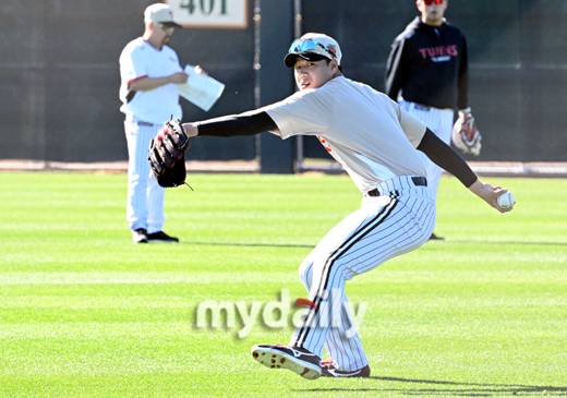 ‘엉뚱한 상상’ LG 최강 사이드암, 투심 160km? 선발이라면? 오타니 만난다면?[MD스코츠데일]