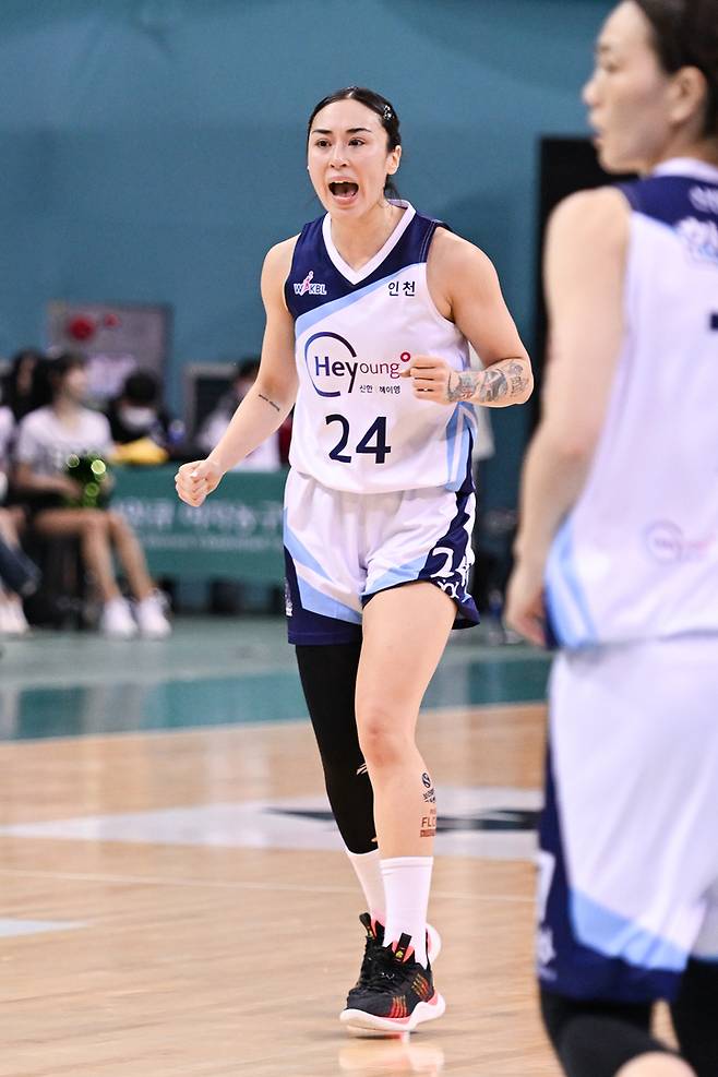 김소니아 더블더블 신한은행 3연승 질주공동 3위로