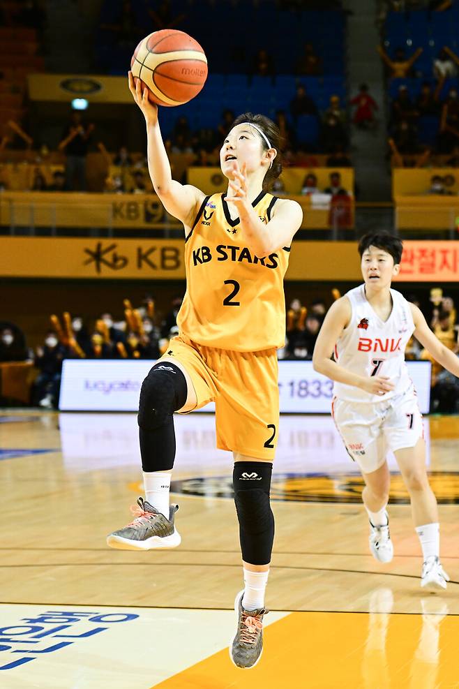 ‘극적인 버저비터 강이슬의 원맨쇼 Kb 2차 연장 끝 Bnk에 진땀승