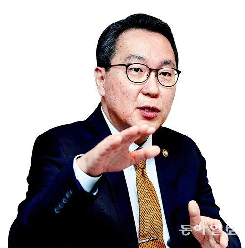 공공정책수가 확대하고 병원 전문의 채용 늘려 필수의료 붕괴 막아야”