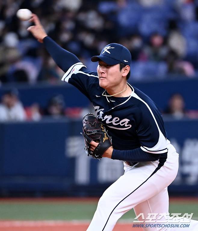 분위기 좋다 도쿄돔 마운드 미리 오른 61번 파이어볼러의 당찬 포효가 울려퍼졌다