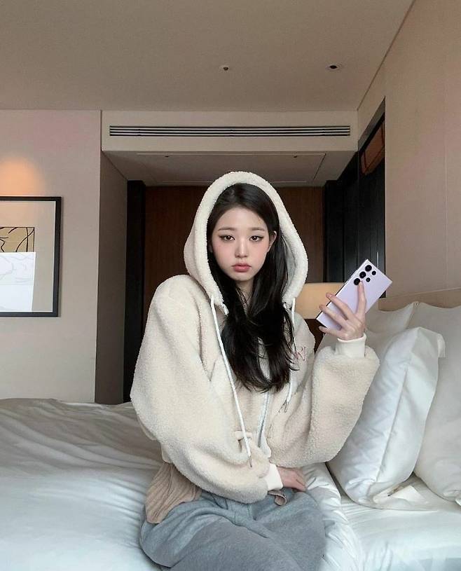 스무 살 되고 한층 더 성숙해진 미모 자랑한 장원영 근황 헤어핏