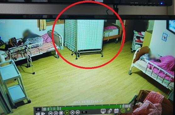 더쿠 가리고 때렸으니 안 보일걸”요양원 보낸 70대 노모 멍투성이로 돌아와