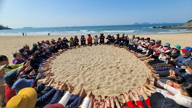 제1회 ‘온 국민 맨발걷기의 날 행사 전국 25개 곳 동시 개최 성공적 마무리