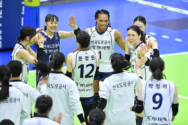 관록의 승리···도로공사 Po 1차전서 현대건설 잡았다