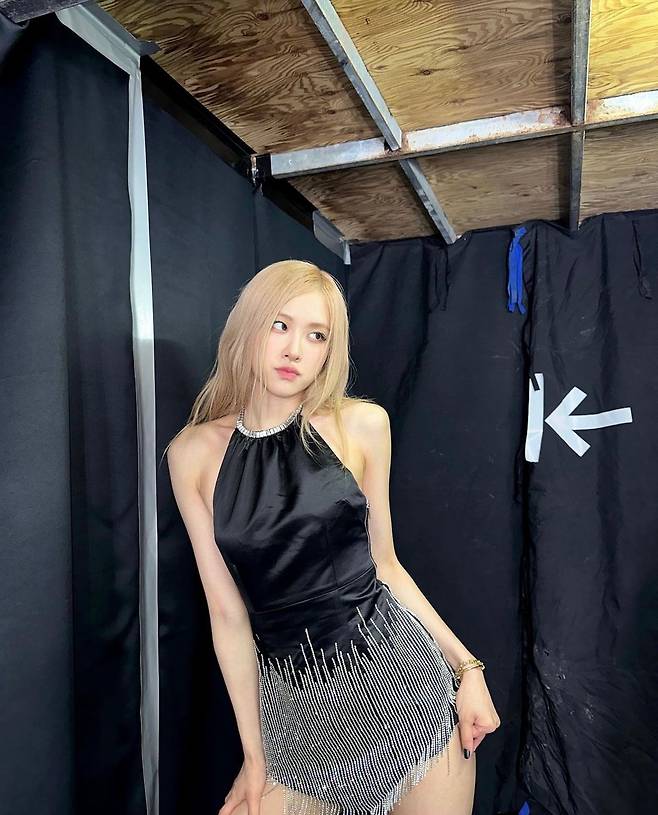 뉴욕에서 댕기머리하고 나타나 난리난 로제 헤어핏