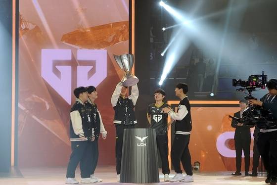 젠지 T1 꺾고 Lck 스프링 우승
