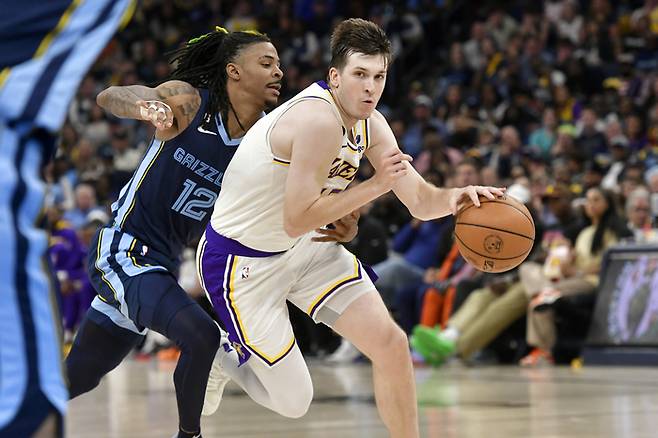 환히 빛난 하치무라와 리브스···레이커스 멤피스와 1차전 승리 Nba 플레이오프