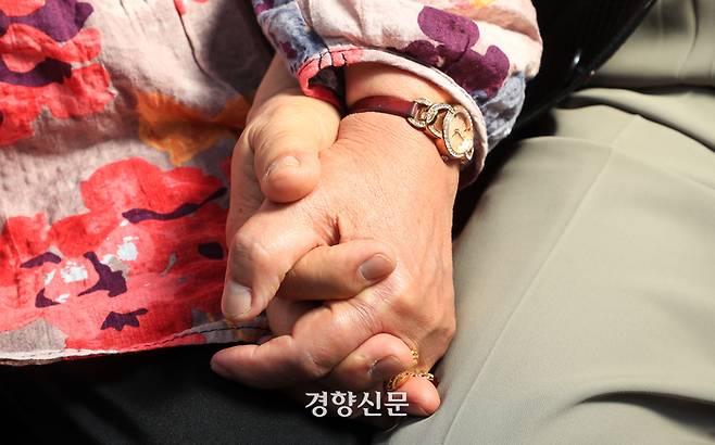 ‘가족으로 살아가지만 끊임없이 관계를 추궁받는 ‘가족 플랫