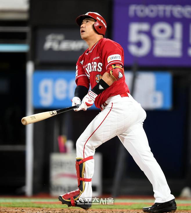 ‘방망이로 이겼다’ SSG, KT 제압 ‘4연패’ 끝...KT는 4연승 실패 [SS수원in]