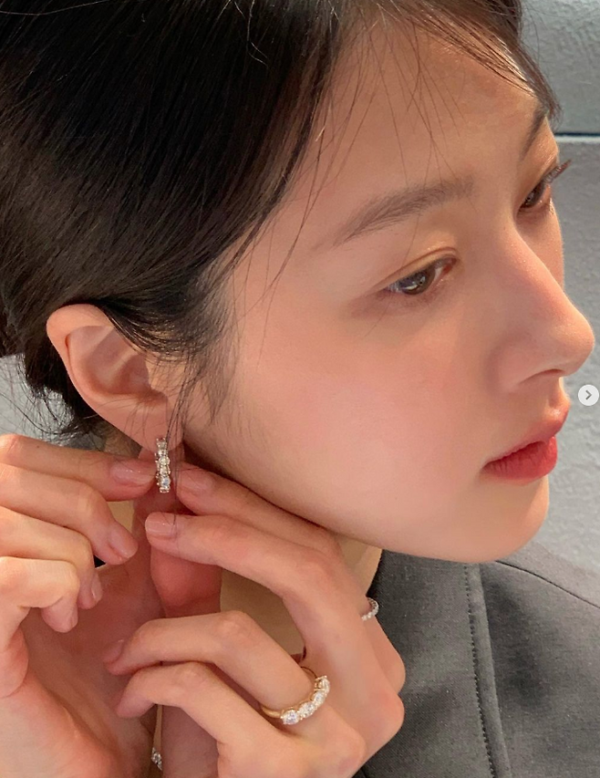 열애설 한번 없더니 5월 결혼 발표한 연예인결혼준비중올블랙룩 어썸클