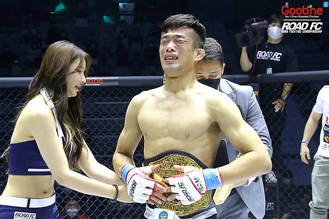성공의 기운을 담은 원주시 억 단위의 상금 노리는 로드fc 챔피언