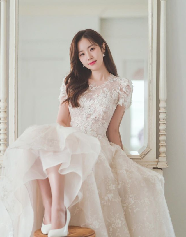 열애설없더니깜짝 결혼 발표♥해 놀라게 한 커플웨딩화보속 웨딩룩 어썸클