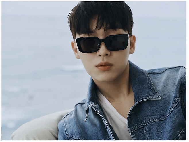배우 최현욱 뮤즈 발탁★ Bts 세븐틴도 반한 선글라스 브랜드 마노모스의 여름화보 공개 마고의 패션뷰티