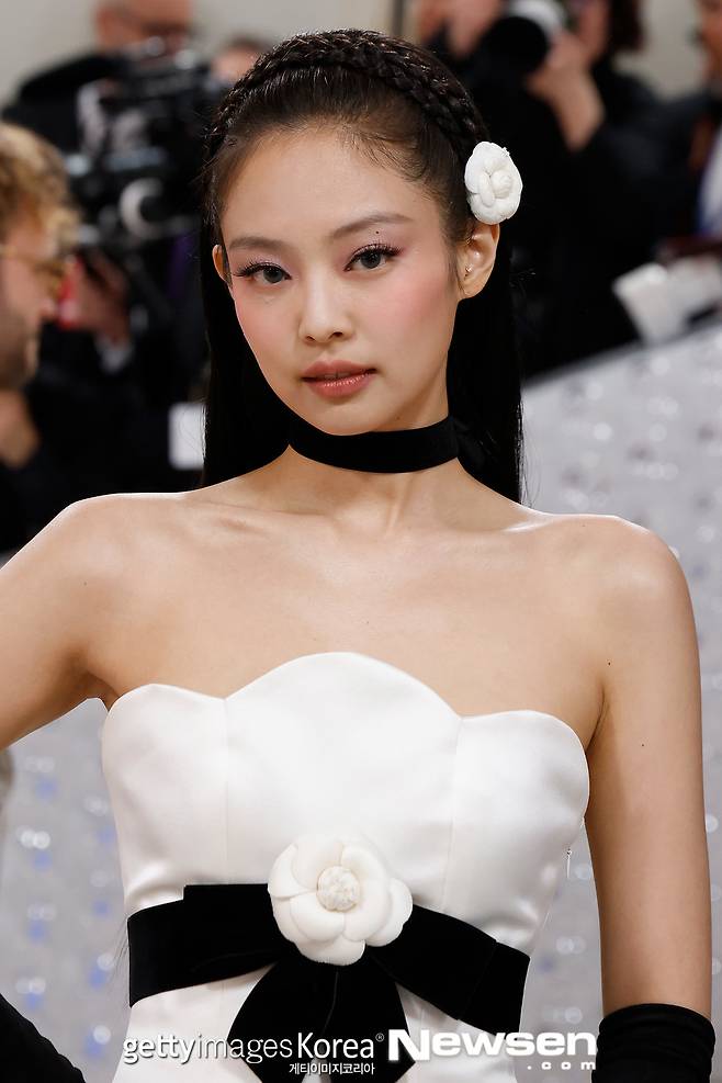 역시 ‘인간 샤넬 블랙핑크 제니 美 멧갈라 베스트드레서 선정