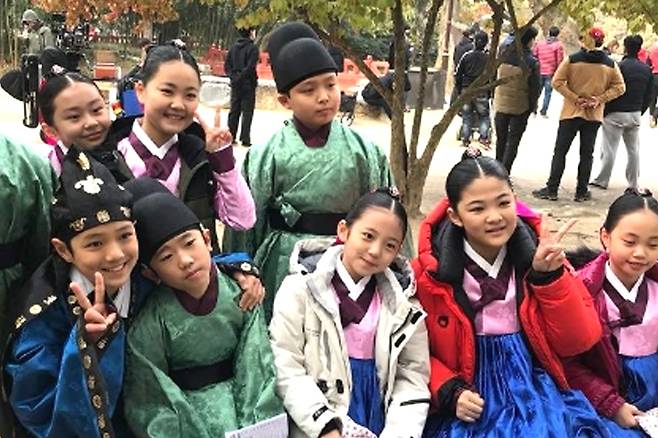 미스터 션샤인에서 이병헌 아역으로 등장했던 소년의 최근 모습 뉴스에이드