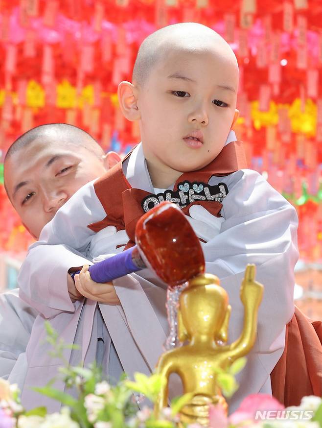 아기 부처 탄생을 축복하며 조계사 관불의식 봉행 뉴시스pic