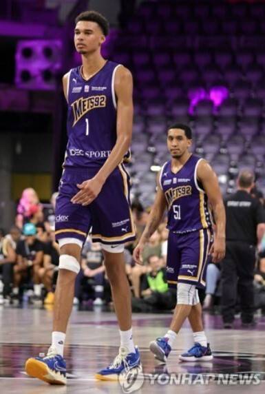 Nba드래프트 224cm 초특급 유망주 웸반야마는 Sas로드래프트 1순위 획득