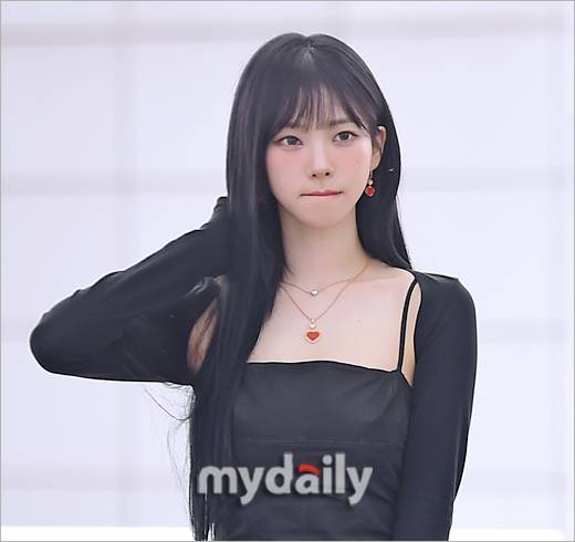 Md포토 에스파 카리나 입술 깨문 인형