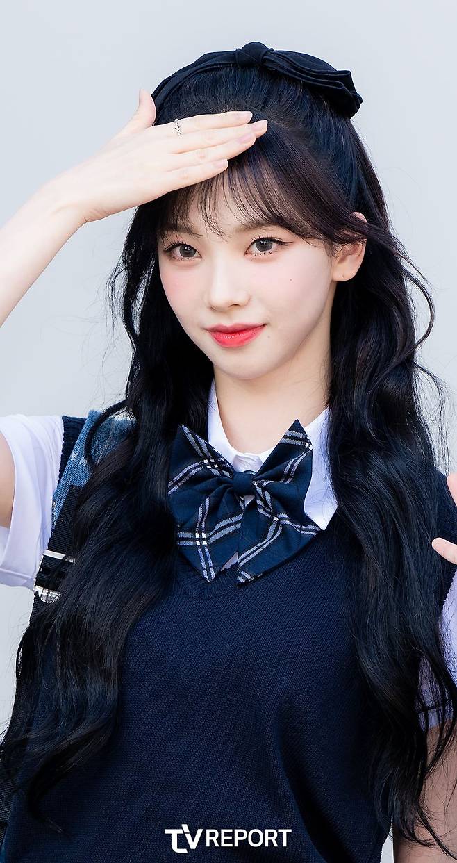 [T포토] 카리나 '앞머리 꾹 누르며'