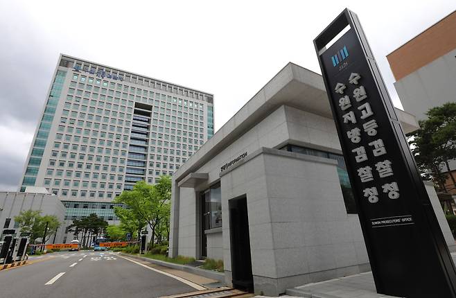 ‘대북송금 의혹 이화영 최측근 前경기도 평화협력국장 구속 기소