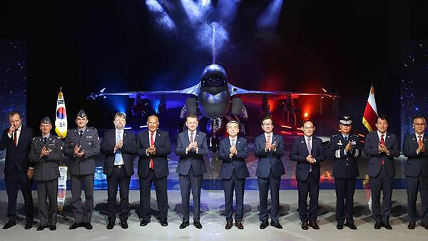 K-방산 '큰 손' 폴란드를 잡아라‥FA-50 출고, K2·K-9 총출동