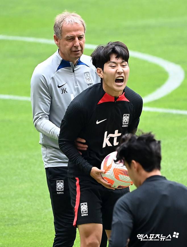 벤치 손흥민 열심클린스만∙이강인 장난 케미 폭발클린스만호 웃음꽃 만발