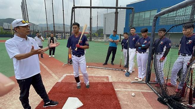김용달 Kbo 재능기부위원 15일 장쑤성 강소거마 야구단 재능기부활동