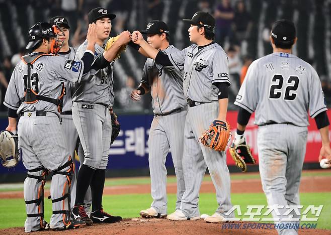 꼴찌 한화에게 아직 5강의 기회가 있다 7위 키움과 15g 5위 두산과 6g차 연승 연패면 순위표 확 바뀐다 Sc초점