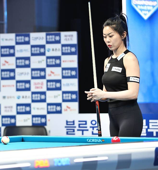 당구 女帝 파격 의상까지 호피 무늬 민소매로 압도적 4강행