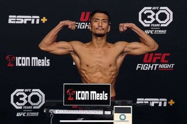 1년만에 복귀 강경호 퀴노네스 꺾고 2연승
