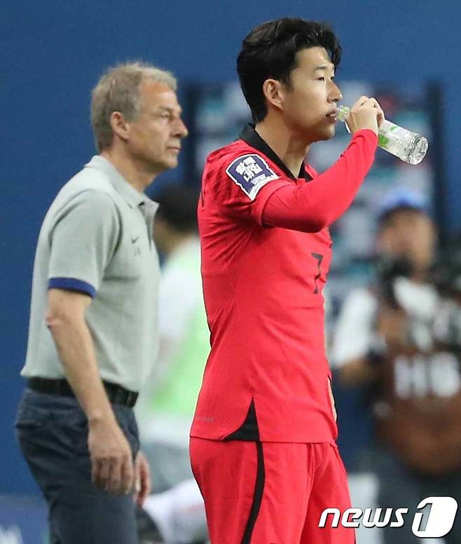 대한민국 주장은 돈 안봐손흥민 사우디 이적설 일축