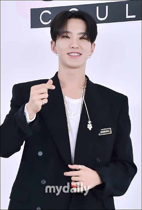세븐틴 호시 하트에 꽃미소 Md포토