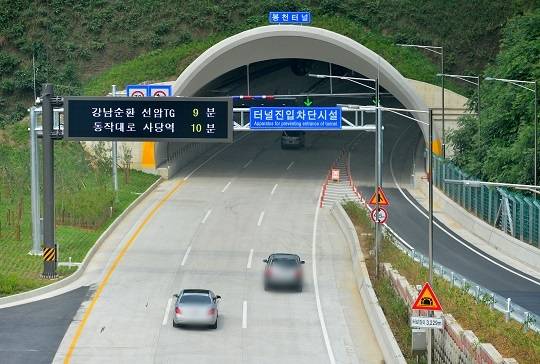 단독 터널벽 들이받고도 계속 ‘쾅쾅만취운전 적발