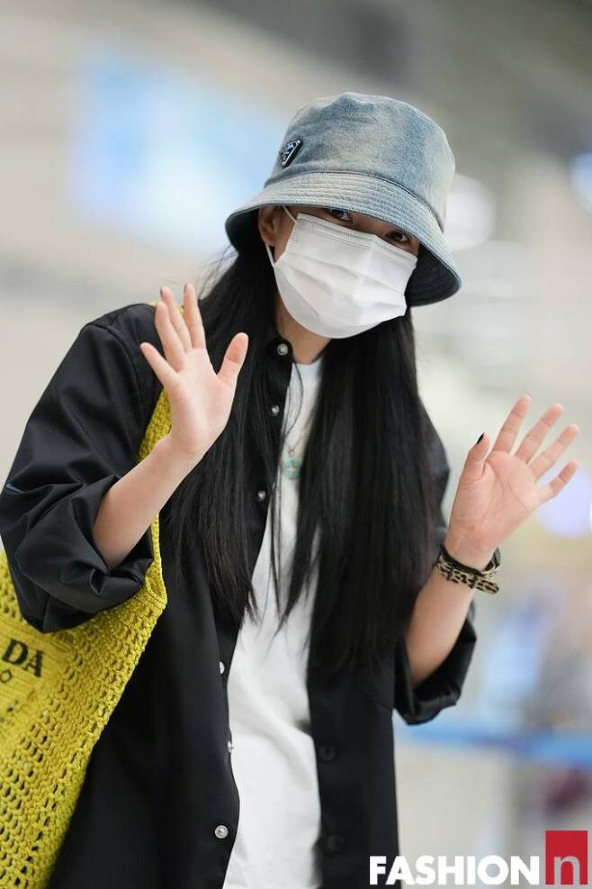 짧게 더 짧게 한소희 카즈하 조이 등이 꽂힌 올 여름 미니 스타일 10 패션엔