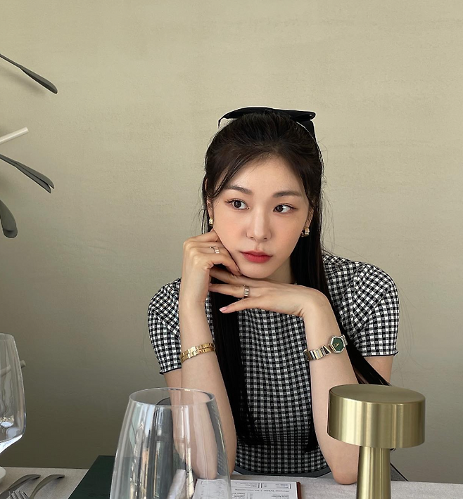 김연아결혼후 더 어려져 학생 같네귀여운 왕리본 체크원피스룩 어썸클