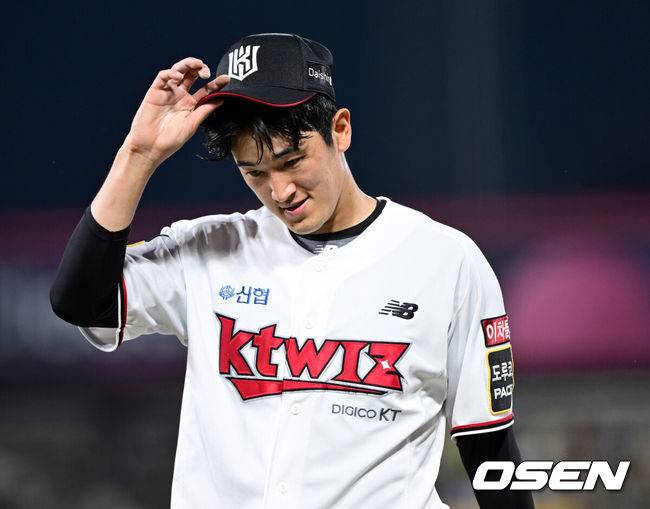 ‘7이닝 3실점 패전’ 타자들이 야속한 고영표, 6G 연속 QS 달성에도 웃지 못했다 [오!쎈 수원]