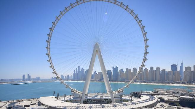 멈춰선 세계 최대 대관람차위기 맞은 Uae ‘사막의 꿈