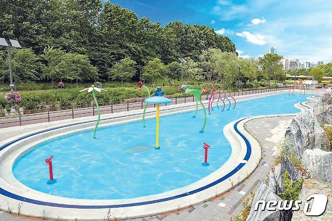 7년만에 돌아온 서초구 양재천 수영장16일 오픈
