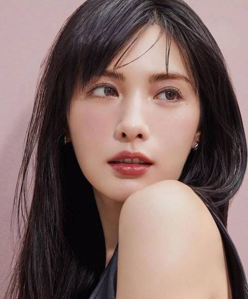 두 미녀가 같은 인물이라니 깜짝 소식 전한 배우들 맥스무비