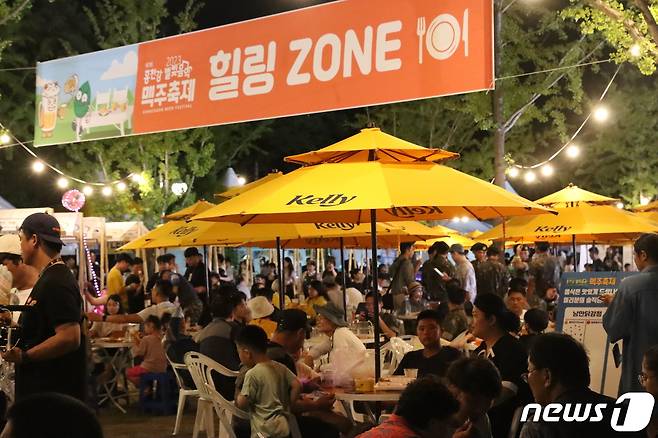 맥주로 날린 무더위‘홍천강 별빛음악맥주축제 13만명 즐겼다