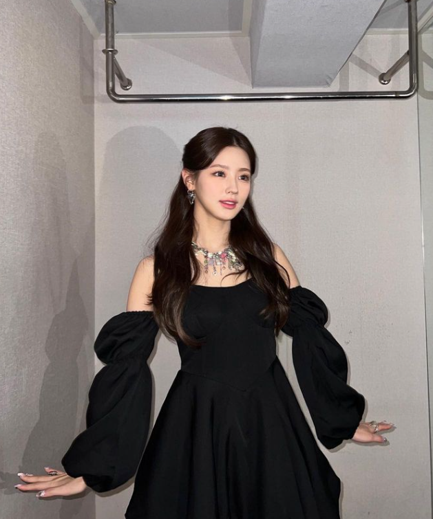 진짜 하얗네이목구비 너무 화려해서 놀랍다미모연예인드레스룩 어썸클