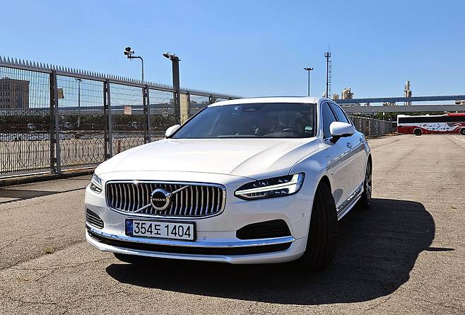 [시승기] 부드러운 변속과 정교한 가감속… 볼보 S90 PHEV
