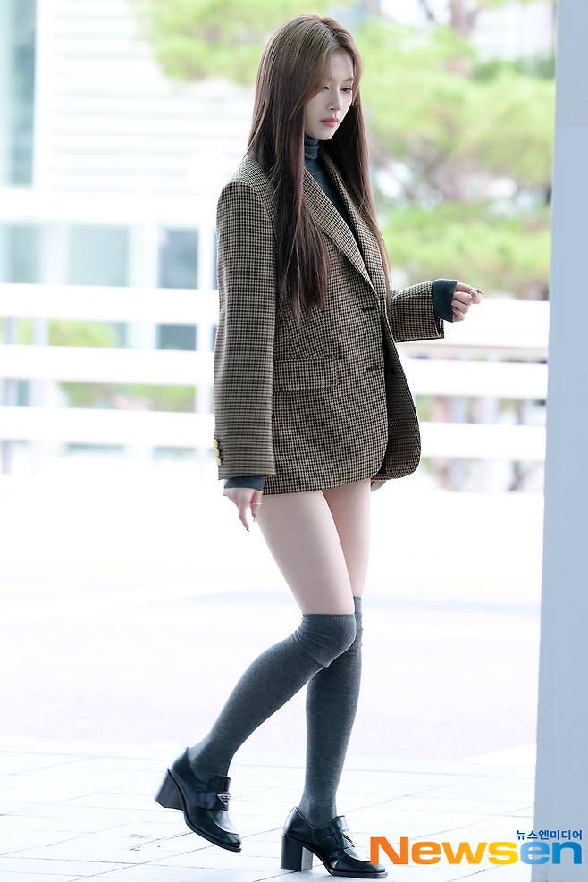 트와이스 사나 ‘재킷 하나면 하의 실종 패션 완성 포토엔hd