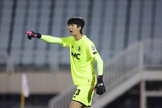 ‘선방쇼’ 문정인, K리그2 32R MVP