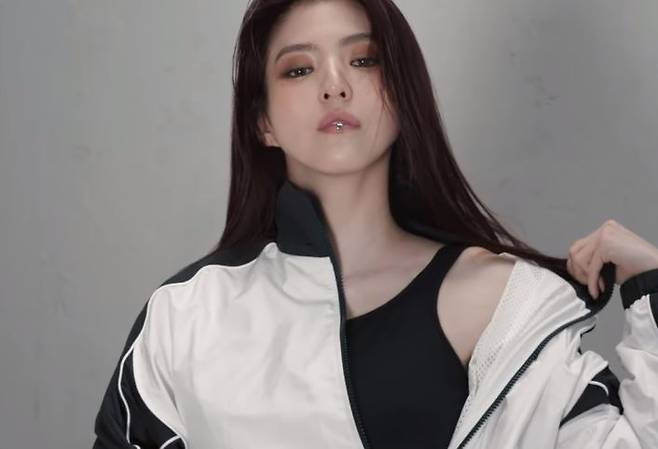 피어싱이 스타일로 파격 변신한 한소희 근황 헤어핏
