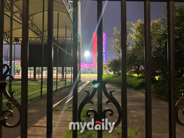 Md 항저우 노트 황선홍호 훈련장 보안은 찾아볼 수도 없다한국이다 중국 팬들은 대놓고 촬영→취재진은 입장 불가